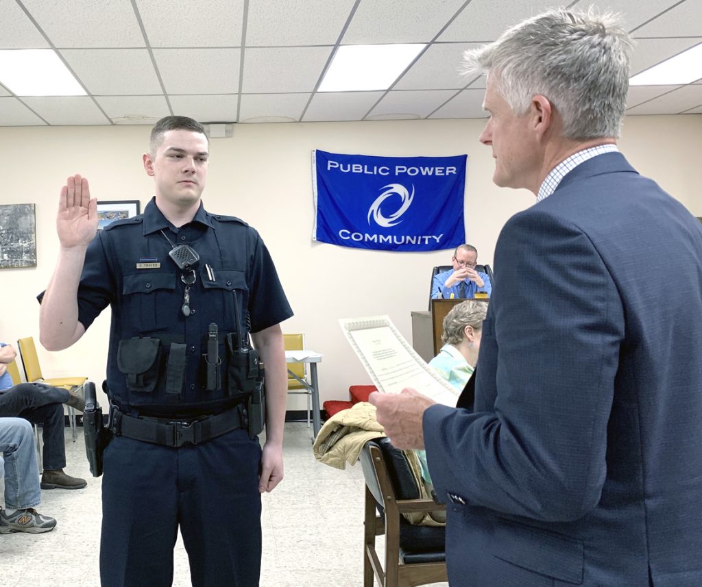 Columbiana honors police officers involved in substation incident ...